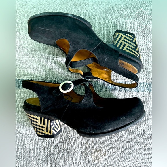 John Fluevog | Shoes | John Fleuvog Slingback Sandals Black And White ...